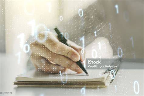 배경 해킹 및 매트릭스 개념에 메모장에 창조적 인 추상 바이너리 코드 스케치와 사람의 손으로 쓰기 다중 노출 교실에 대한 스톡 사진 및 기타 이미지 Istock