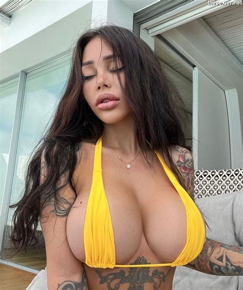 Hot Brunette Babe Gorgeous Big Boobs Sb Thesexier