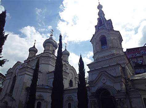 იოანე ღვთისმეტყველის ტაძარი სადაც დაინფიცირებული მღვდელი წირვებს ატარებდა დაკეტილია Express News