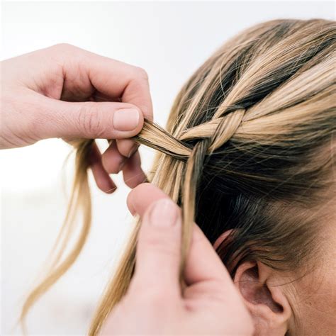 Trenza De Cascada Con Flores De 80 Peinados Con Trenzas Primavera