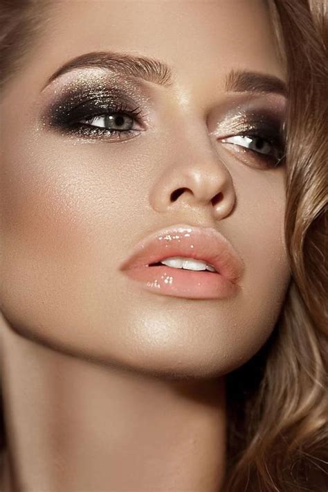 22 Sexy Christmas Makeup Ideas To Try Styleoholic