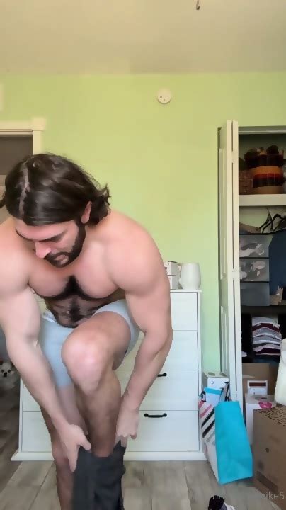 Musculanity Strong Flexing