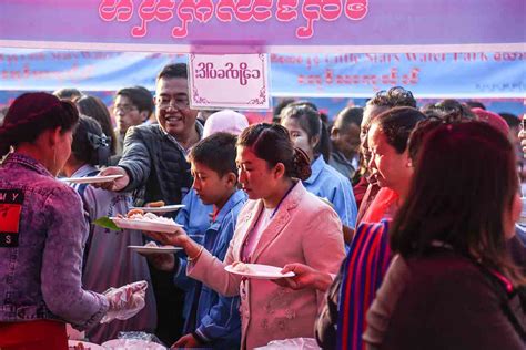 Dvb မန္တလာသီရိ အားကစားကွင်းတွင် ကျင်းပသည့် ပြည်ထောင်စုနေ့ပွဲ ဓာတ်ပုံ