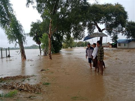 စလင်းမြို့နယ်တွင် မိုးအဆက်မပြတ်ရွာသွန်းမှုကြောင့် ဖြတ်သန်းသွားလာမှု ခေတ္တပြတ်တောက