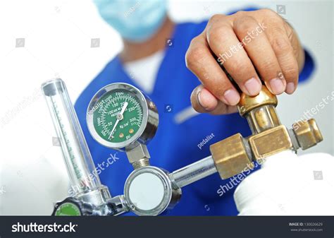35 Nurse Checking Oxygen Tank Images Stock Photos And Vectors Shutterstock