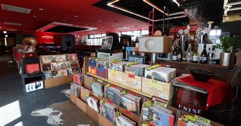 서울 한복판 맥주 한 잔과 함께 즐기는 Lp디깅 뮤직 컴플렉스 서울