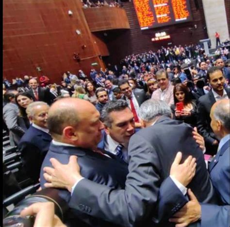 Abrazo Y Palmadas En El Hombro Así Fue El Encuentro Entre Alito Y Adán