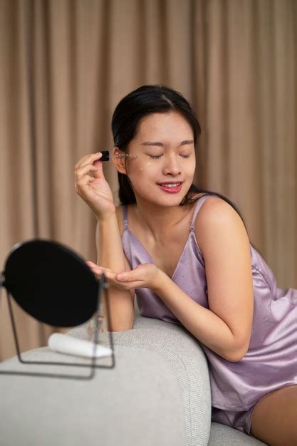 Free Photo Side View Woman Using Serum