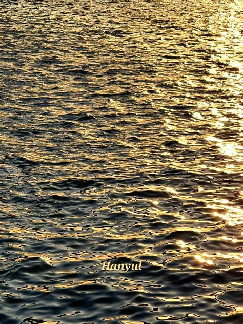 물 속 반짝이는 별 윤슬