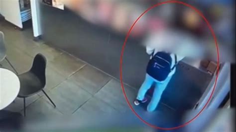 수면제 섞은 음료 건네며 마셔…남성 쓰러지자 벌인 짓 네이버 Tv