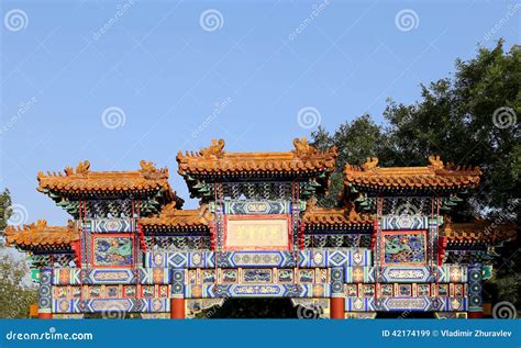 Traditional Antique Chinese Gate In Yonghe Temple Stock Image Image Of Religion Roof 42174199