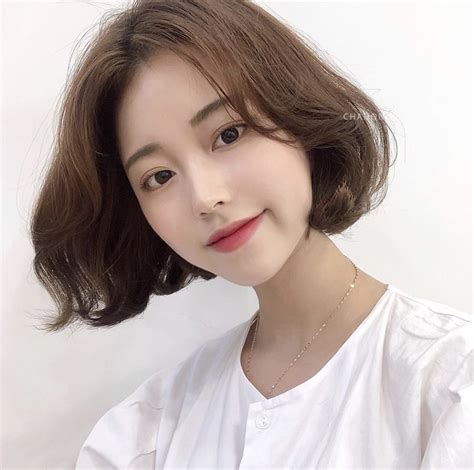 헤어스타일에 있는 So Young Park님의 핀 헤어스타일 헤어 영감 단발 파마 머리 스타일