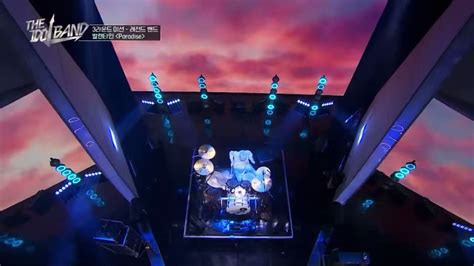 체쿠 On Twitter 발렌타인 무대에서 이 부분 루프 써가면서 악기 소리 하나하나씩 쌓아올리다가 보컬 화음까지 들어가서 점점 클라이맥스 가는게 너무너무 좋음