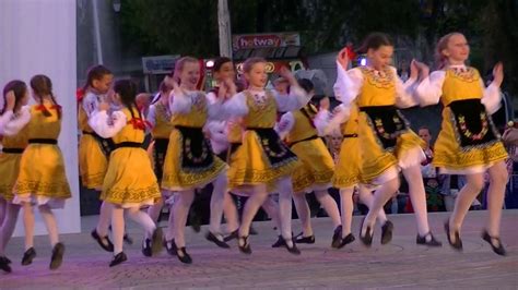 Великденски поздрав от децата на ПТС Чудесия 2017г Youtube