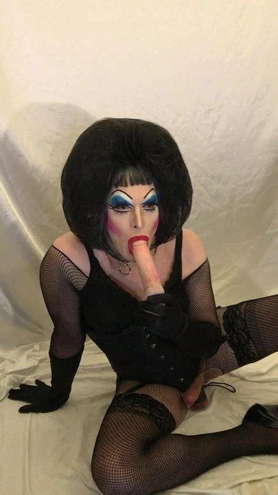 Drag Queen Schlampe Führt Analkugeln Ein Und Reinigt Sie Dann Xhamster