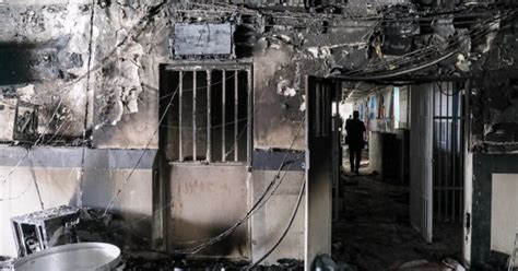 히잡 의문사 한 달 시위대 가둔 교도소에 의문의 화재