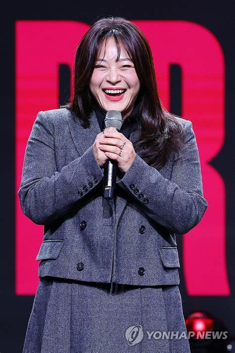 컴백 소감 밝히는 이영현 연합뉴스