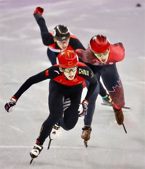 武大靖短道速滑图片 比赛 一骑绝尘 大山谷图库
