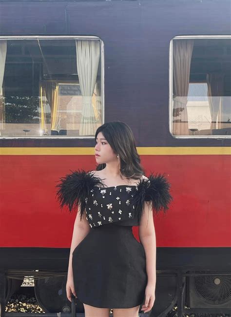 មើលបងស្រីគេផង ស្រីនា កាដូថ្ងៃកំណើតប្អូនស្រី ដុល្លារទាំងដុំ Khmerload