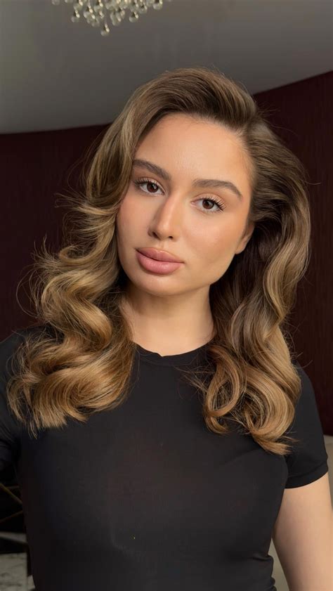 Не многие знают что я занимаюсь волосами и собираю полные образы Очень люблю укладки разные