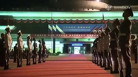 Ким Чен Ын лично встретил Владимира Путина в аэропорту Пхеньяна — Видео от Экономика и Факты