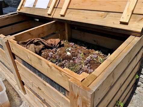 How To Build Your Own Compost Bin
