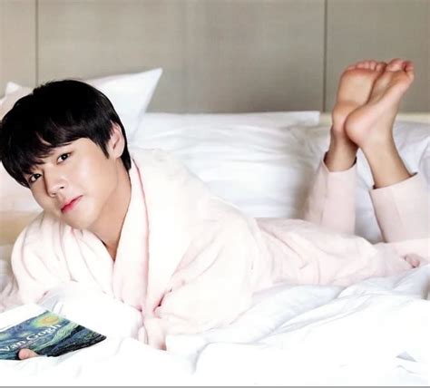 Ji Hoon Parks Feet
