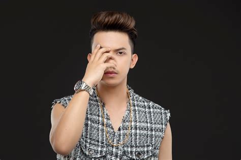 ខណៈឪពុកប្រកាសកាត់កាល់ជាសាធារណៈ សំ សុវណ្ណារ៉ាក់ រក្សាភាពស្ងៀមស្ងាត់មិនហ៊ានចេញមុខបកស្រាយ Khmer