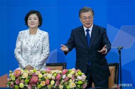 2018 첫 문재인 대통령 김정숙여사 인스티즈 Instiz 이슈 카테고리