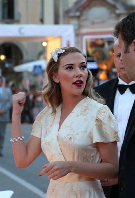 Scarlett Johansson Scrolller