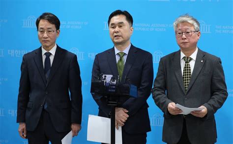 비명계 ‘원칙과 상식 김종민·이원욱·조응천 의원 탈당 선언 일요신문