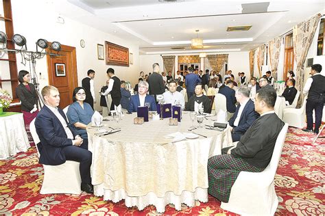 ရုရှားဖက်ဒရေးရှင်းနိုင်ငံ ဘူရားတီးရားပြည်နယ်အကြီးအကဲ ဦးဆောင်သော ကိုယ