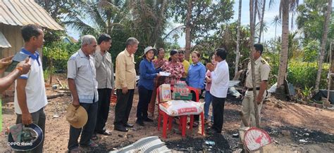 លោក ម៉ាស់ សុជា ប្រធានក្រុមប្រឹក្សាស្រុក និងលោក ហុង ប្រុស អភិបាលរងស្រុក តំណាង លោក ជា ច័ន្ទកញ្ញា