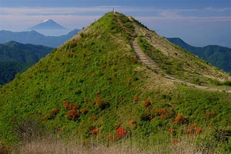 飯 盛 山 甲府盆地の風林花山