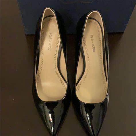 Black Patent Leather Pour La Victoire Pumps Gem