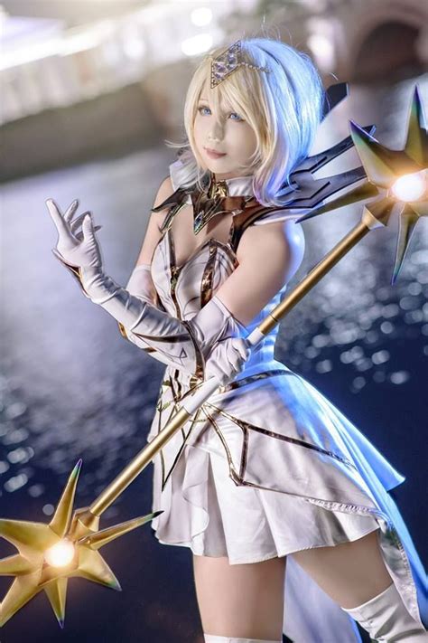 Elementalist Lux From League Of Legends In 2024 Cosplay Girls