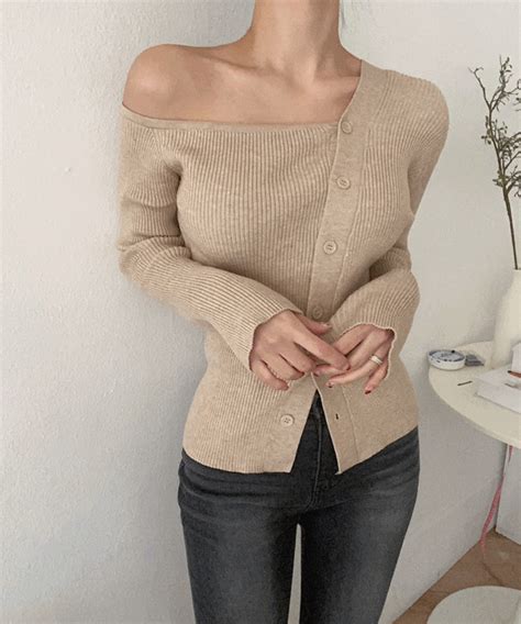 언발 오프숄더 가디건 에이블리