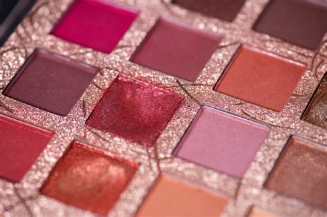 배경으로 사용할 수 있는 다양한 색상의 아이 섀도우 팔레트 세트 메이크업 화장품에 대한 스톡 사진 및 기타 이미지 메이크업 화장품 정물 사진 0명 Istock