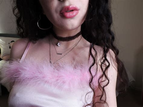 F What Do You Think Of My Pretty Pink Lips Porn Pic