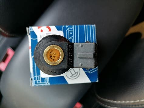 Датчик детонации Bosch — Lada Приора хэтчбек, 1,6 л, 2010 года ...