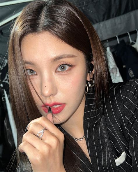 새벽 4시에 추천 20개가 박히는 갤러리 연예인잡담 에펨코리아