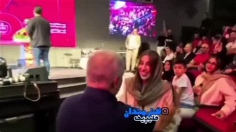 تصویری از ناهید کیانی در آغوش پدرانه علی پروین فیلم نماشا