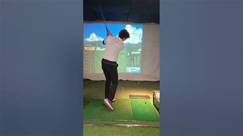 무거운 물건을 흔들어줄 때앉았다가 일어나는 동작에서 만들어지는 힘을 사용합니다 같은 원리로 클럽을 움직여서 진자운동을 만들어내고 공을 타격합니다원리는 진자운동으로부터