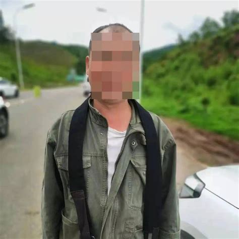 云南大理：男子自制假的 安全带”，竟为了图个舒服杨某称