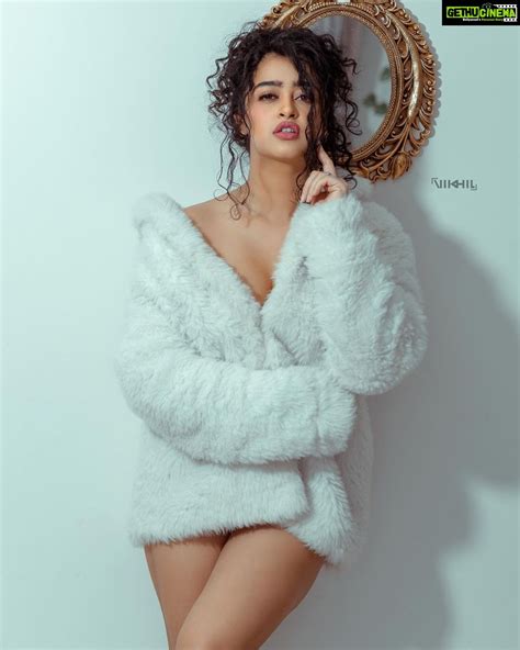 Actress Apsara Rani Hd Photos And Wallpapers March 2023 Gethu Cinema