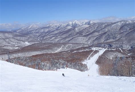 奥志賀高原スキー場自然美と効率の良いリフトが魅力山頂通路から 雪が好き 軽井沢を拠点にスキーを楽しむたまに旅まれに仕事
