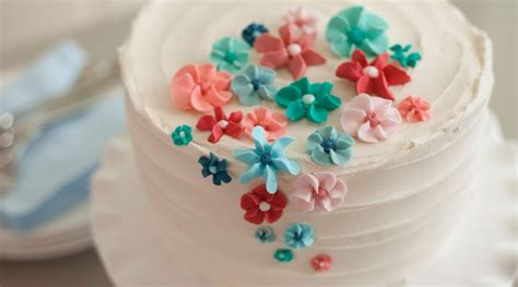 The Wilton Method Of Cake Decorating By Wilton Instructors Creativebug