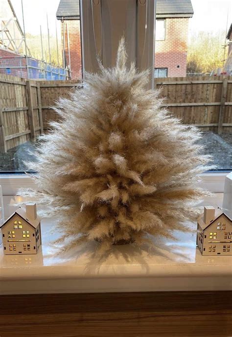 19 Diy Pampas Grass Christmas Trees For A Boho Style Holiday