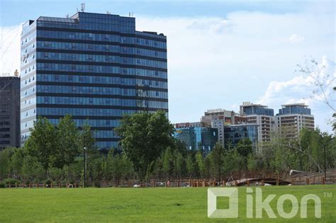 Хүүхдийн паркийн цэцэрлэгт хүрээлэнгийн тохижилтыг харуулсан гэрэл зургууд