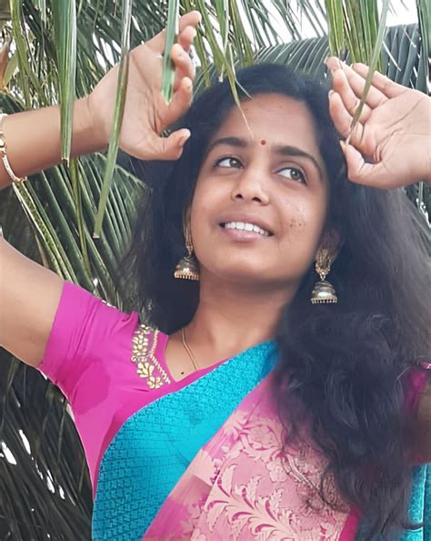 Pit Stains Indian Girl Drenching Her Armpits In Sweat Girls Sweaty